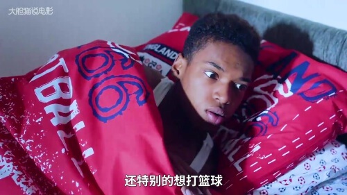 男孩竟跟C罗互换人生,成世界巨星开豪车住豪宅,创意励志短片