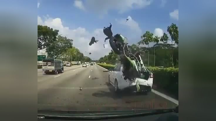 惨烈交通事故现场实拍