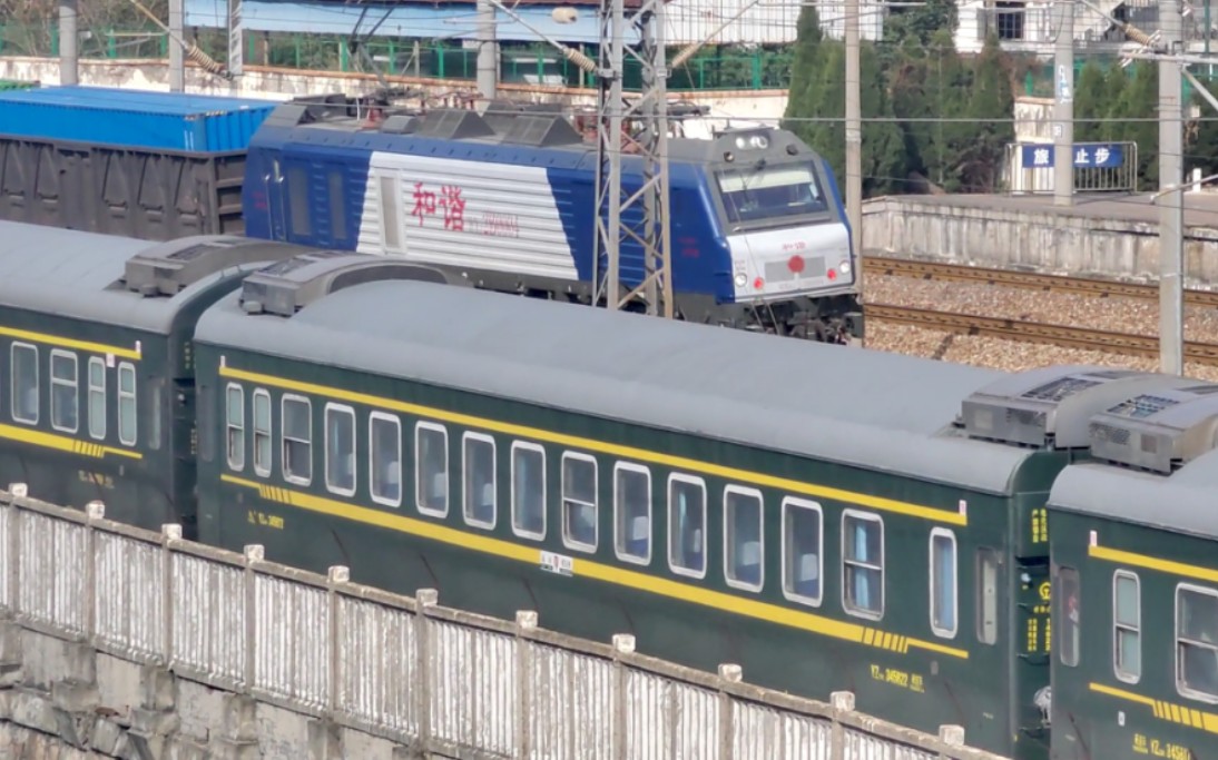 京沪铁路,上局徐段HXD1D 0554牵引的T236次列车交汇上局宁东段...