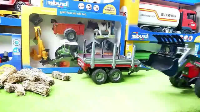 玩具车动画:洒水车,抓草机和铲车