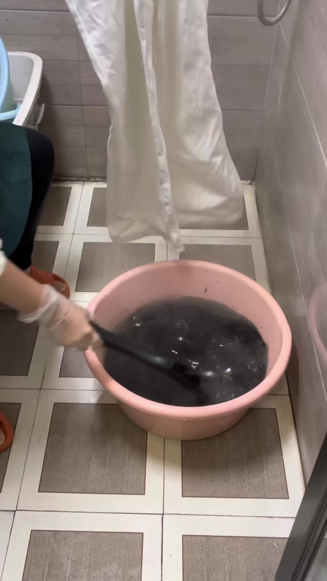 衣服84烧伤,太阳晒伤,漂白剂消毒液损伤,一招教你怎么把旧衣服变成新...