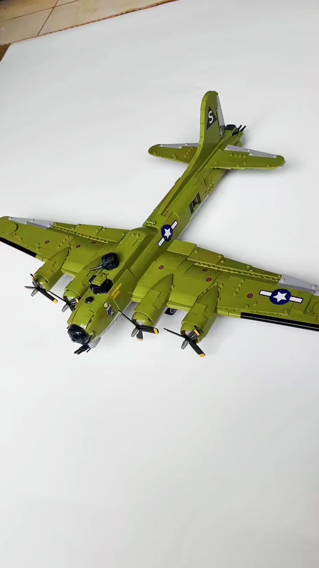 喜欢飞机模型的看过来 #军事模型 孩子想要收集大型飞机来看看这款...