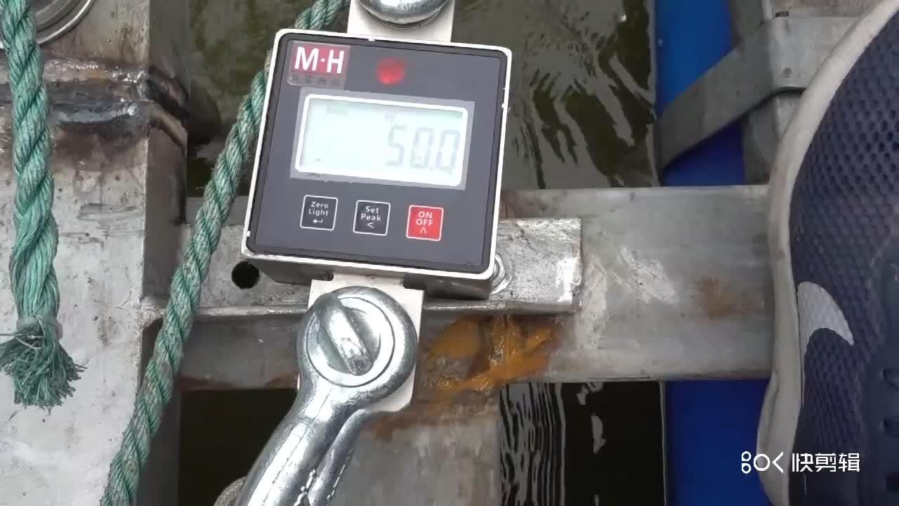 船用电动推进器做实验水池拉力测试,这力岗岗的,有190公斤,网上虚标...