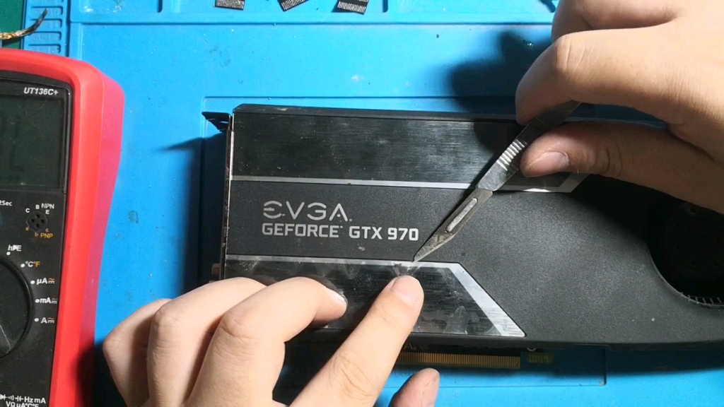 gtx970显卡插6p辅助供电点不亮