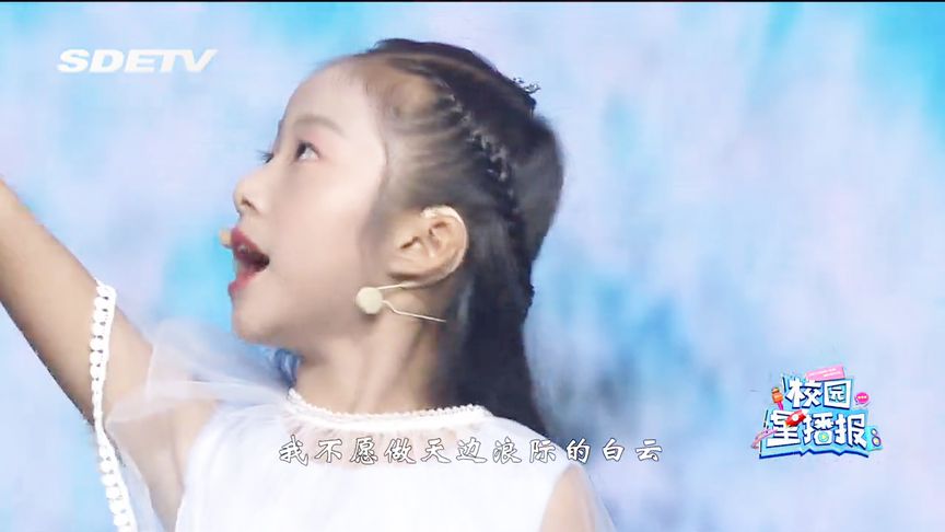 小朋友表演诗朗诵《一滴水》,完美贯彻爱国主义精神