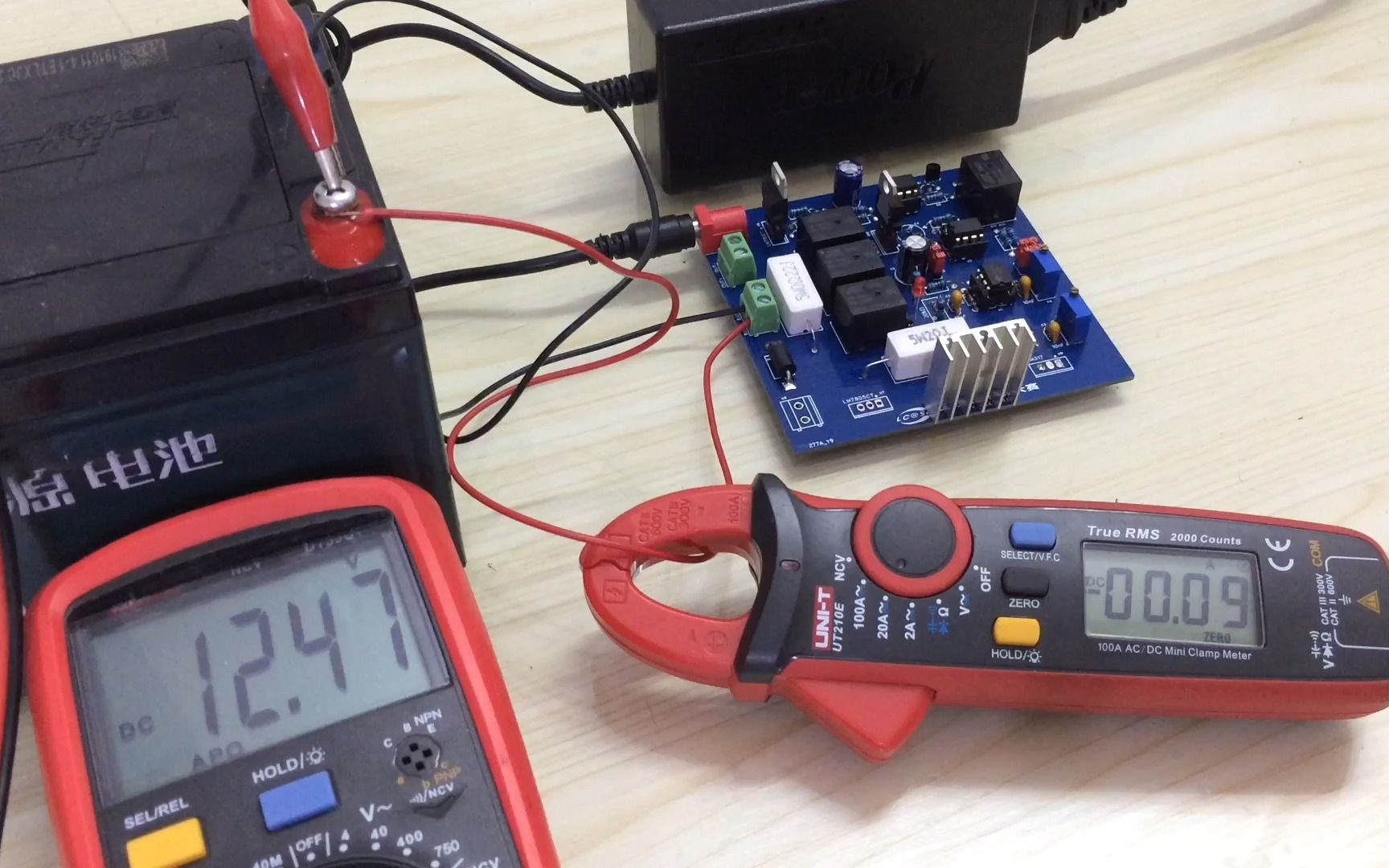 成品展示:大学生宿舍路由器用的UPS电源,经历过的都懂的