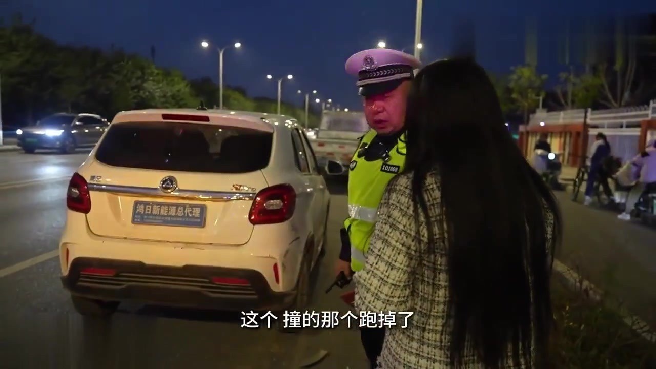 老年代步车上路行驶危险!#交通安全#宁聚正能量