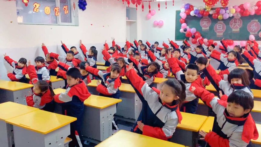 课间律动操,这节课后体育老师就去教三年级语文了ߘ