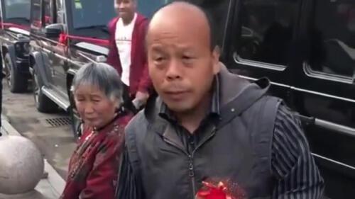 果真是高手在民间,大爷这段模仿秀太厉害了,一般人还真来不了!