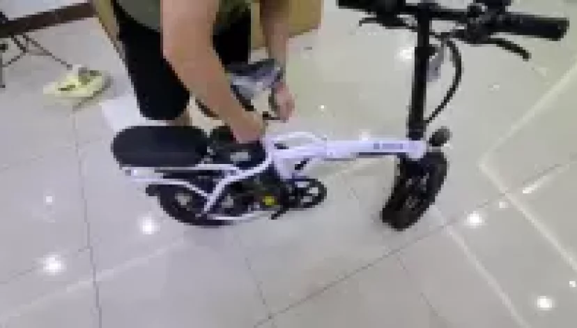 E14 电动自行车【折叠抬起/展开】方法