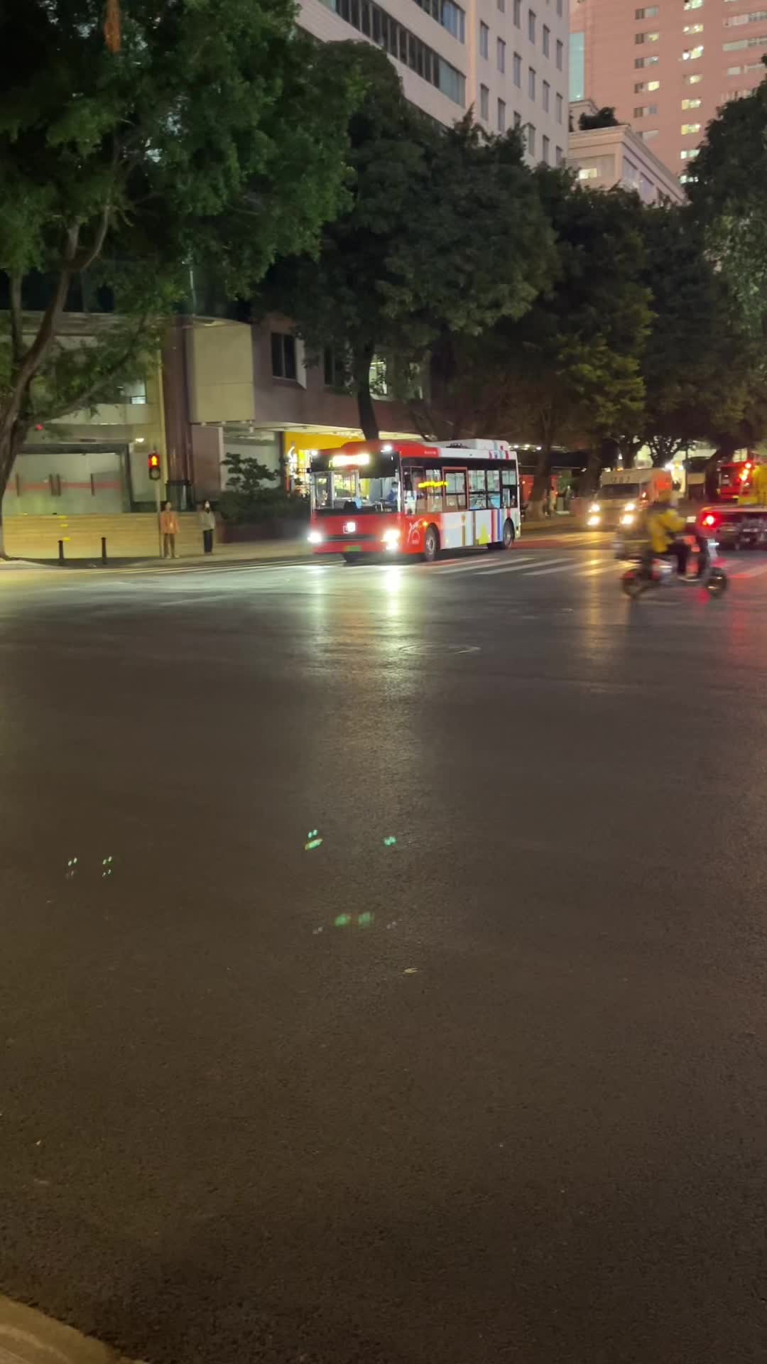 ...104线宇通E12无轨电车)#原创视频 #宇通客车 #广州公交 #无轨电车 ...