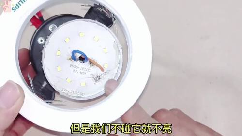 LED 简灯通电不亮碰灯珠就亮,简单故障咋回事?