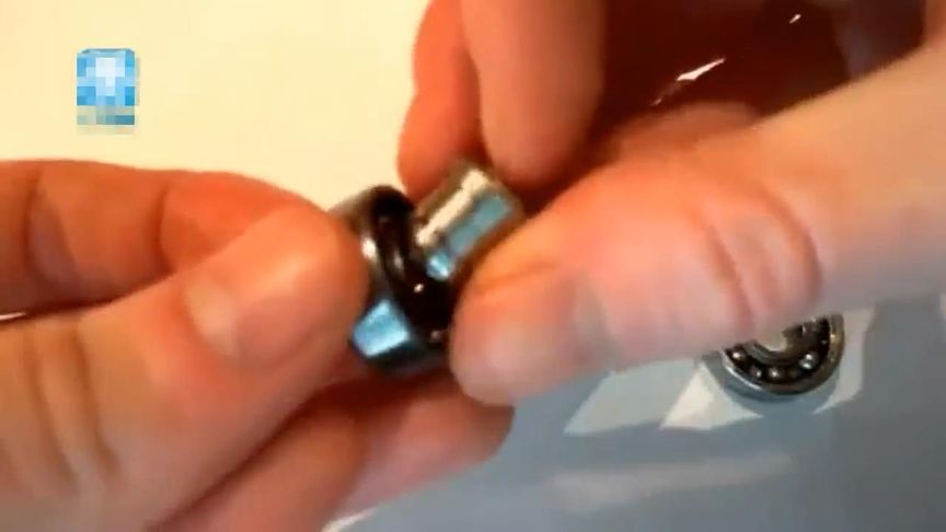 看牛人DIY的手旋转模型!帅爆了