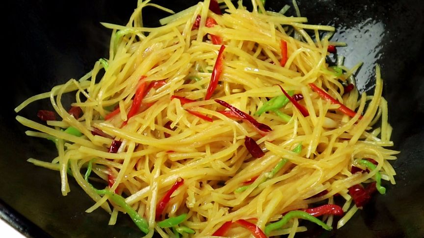 难怪饭店的土豆丝那么好吃,原来大厨是这样做的,爽脆开胃超下饭