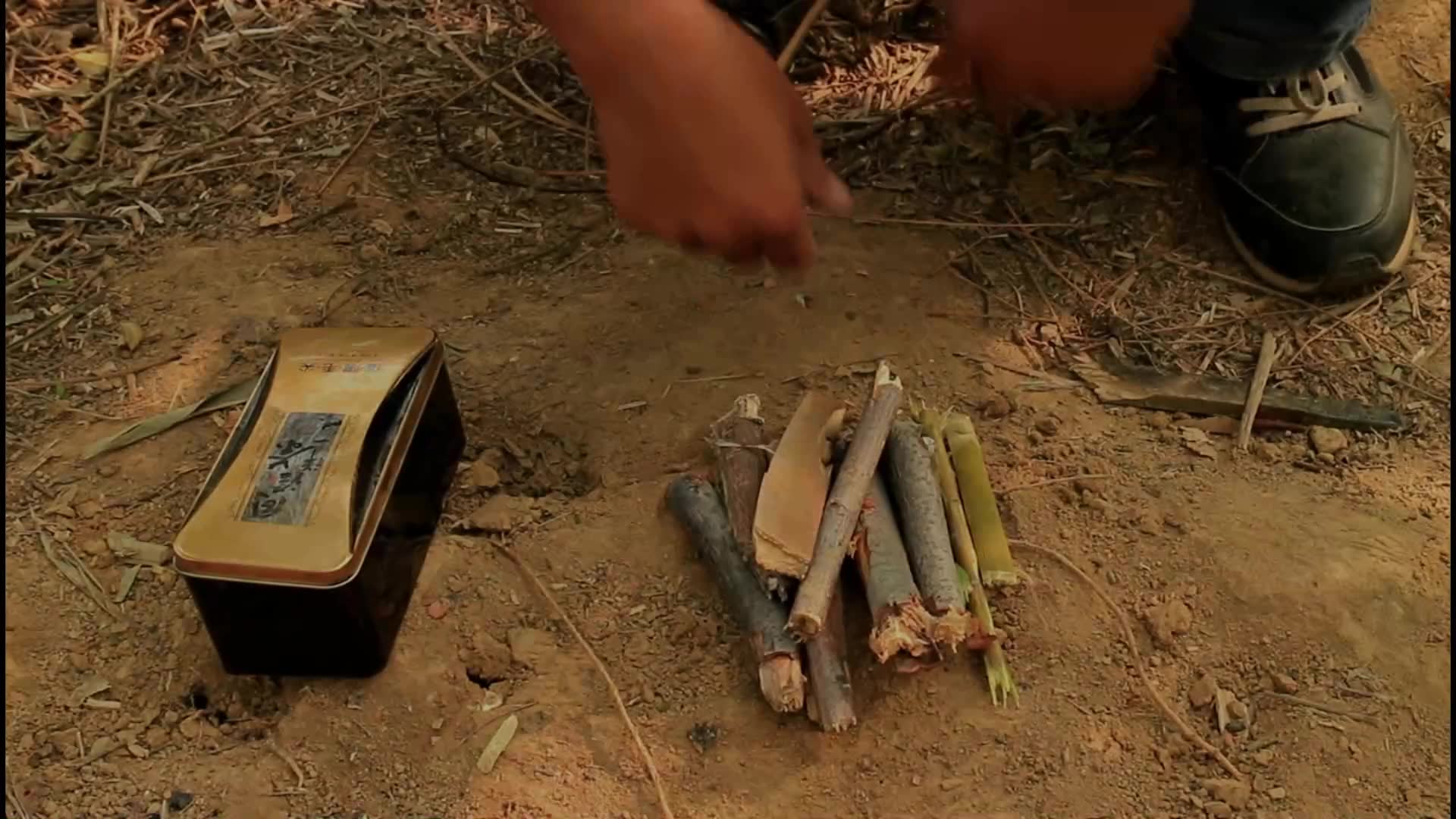 教你用铁盒子制作高纯度木炭,这个方法别人我不告诉