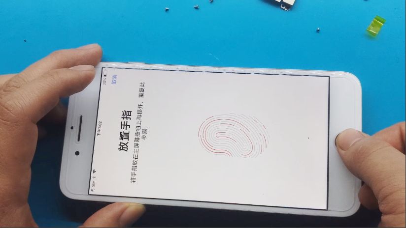 iPhone7P不能录入指纹,home键和主板都没问题,换下背光就行了!
