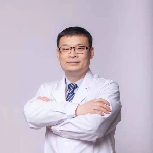 骨科专家荆琳 