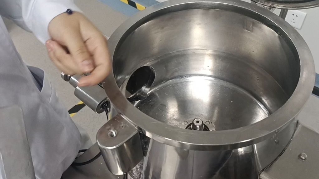 第一大组第五小组 周礼高效湿法制粒机 黄杰摇摆颗粒机