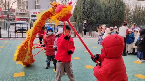 幼儿园舞狮视频 快看舞龙表演啦