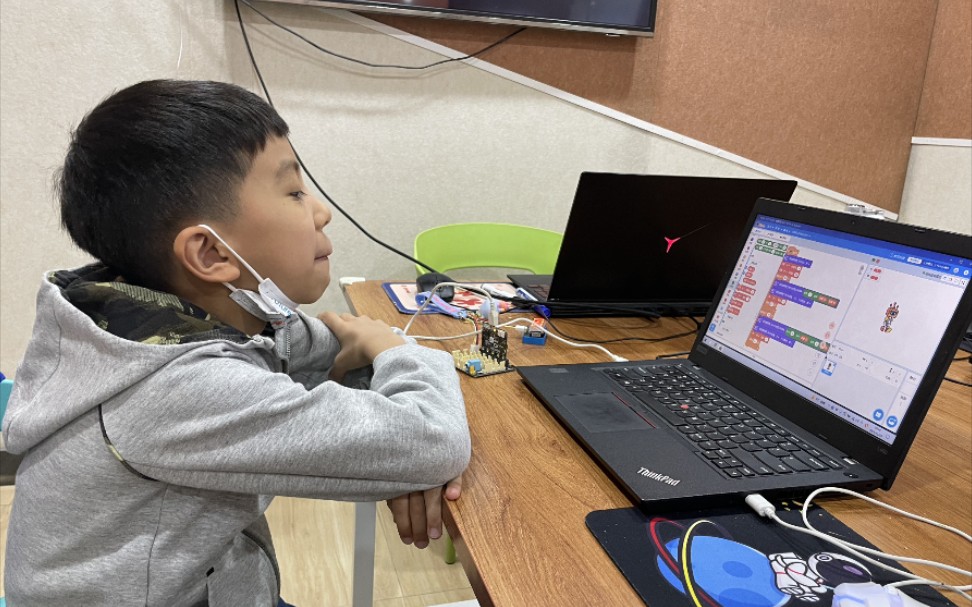 小超的四位数码管学习(一)