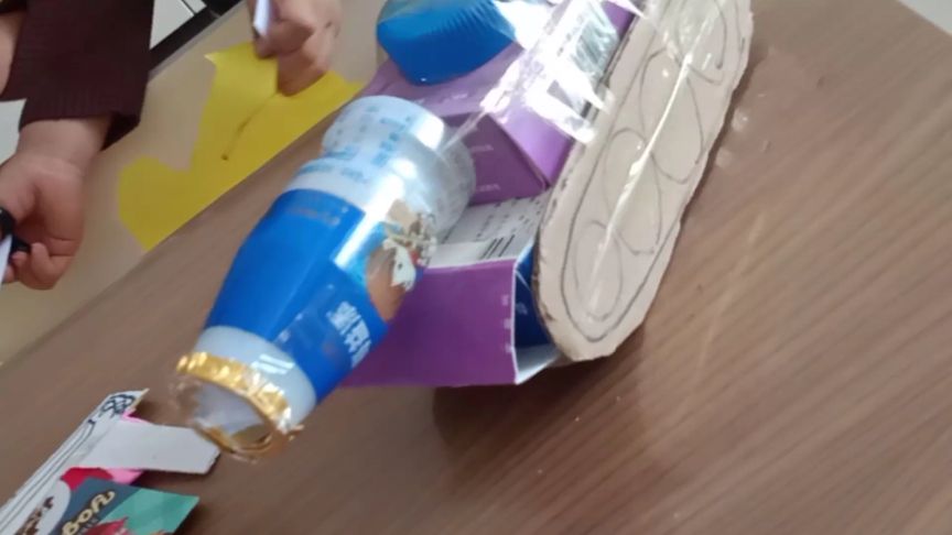 三岁男孩教你废旧纸盒制作坦克全过程!