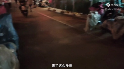 实拍美团骑手来台铃电动车店提车,为给他们装车,我们加班到凌晨