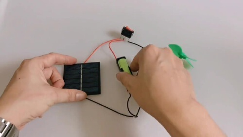 可以说这是史上最简单的太阳能发电模型diy