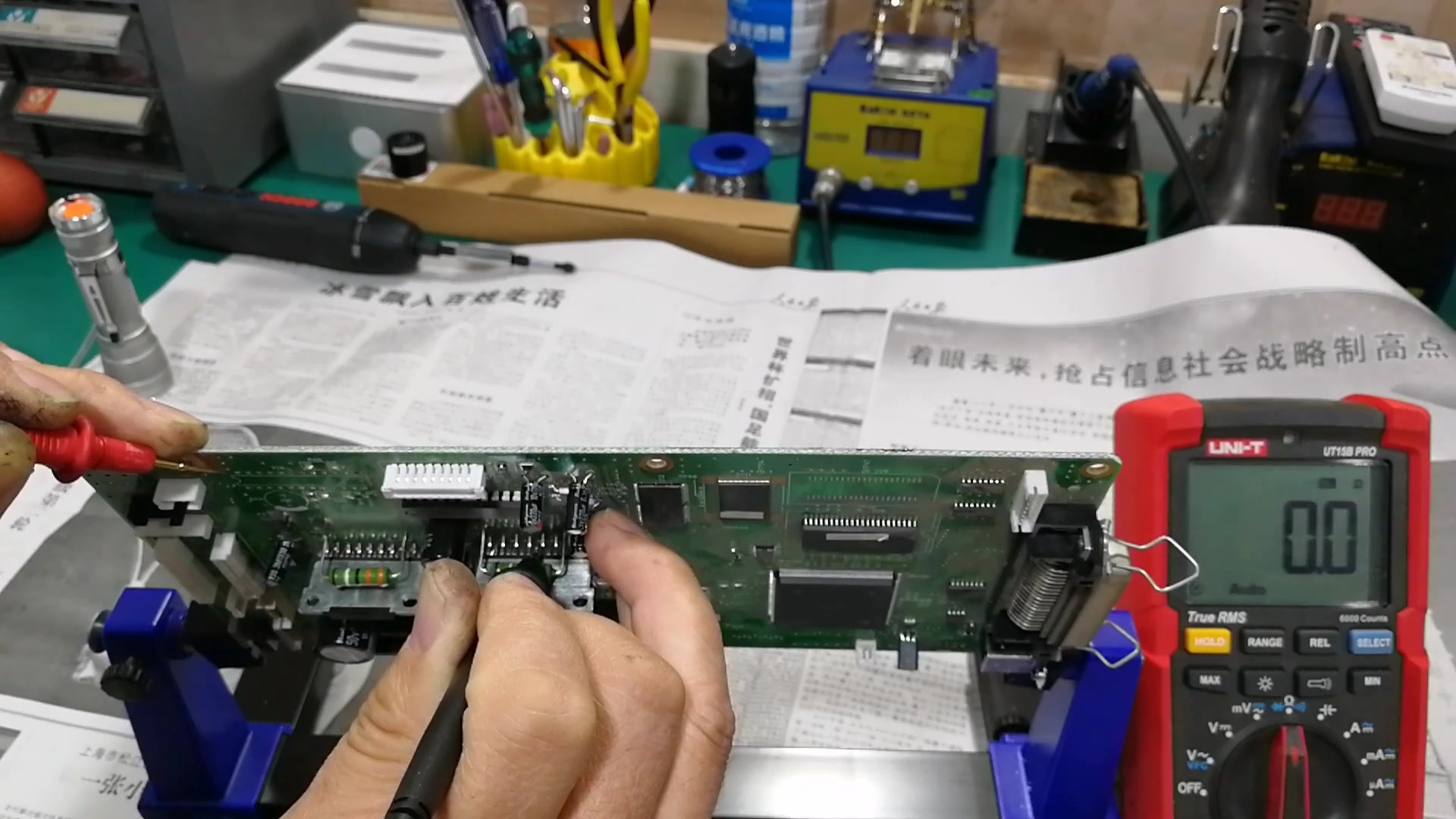 EPSON打印机一直在滴滴响,但是不吞纸打印,是什么原因,该怎么解决?
