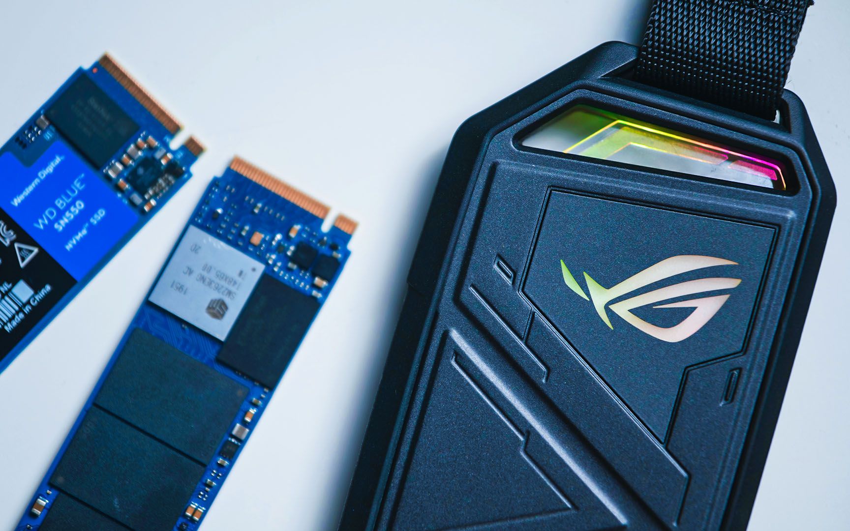 【Jing】比SSD本體還貴的M.2硬盘盒.值得嗎? | ROG Strix Arion 評測