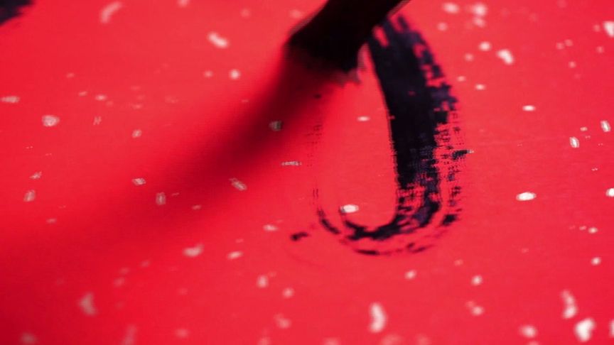 灯笼的由来 传说很久以前人们围猎误杀了迷路人间的神鸟,天帝…