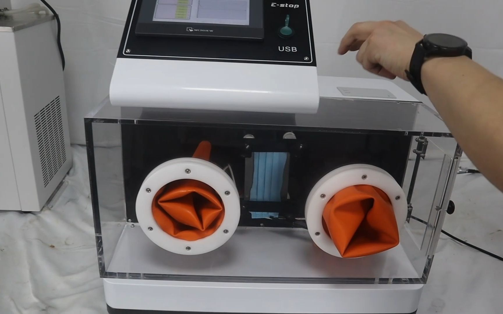 上海程斯-防护服静电衰减测试仪现场分析原理拍摄记录!