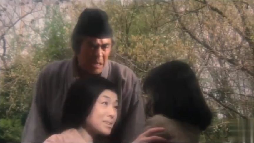 夫妻俩女儿夭折,却意外捡到一个和自己的女儿长得一模一样的孩子