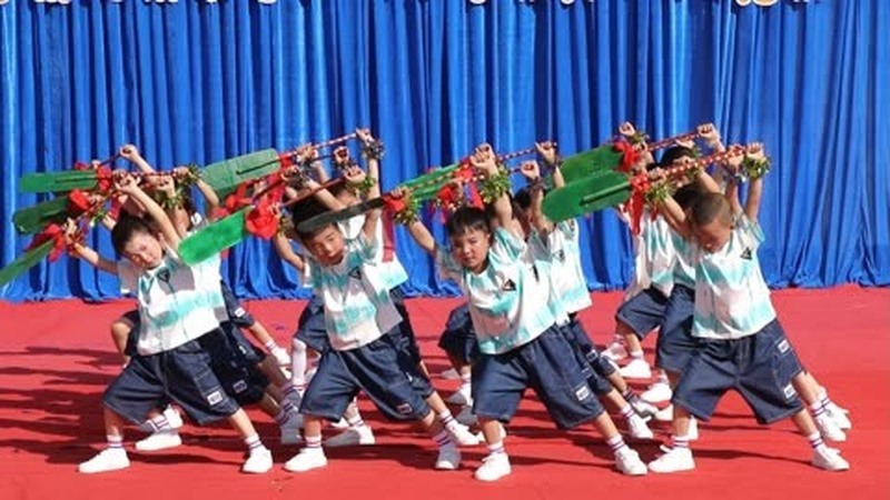 2023年龙王镇赵集小学附属幼儿园004大班男生《众人划桨开大船》
