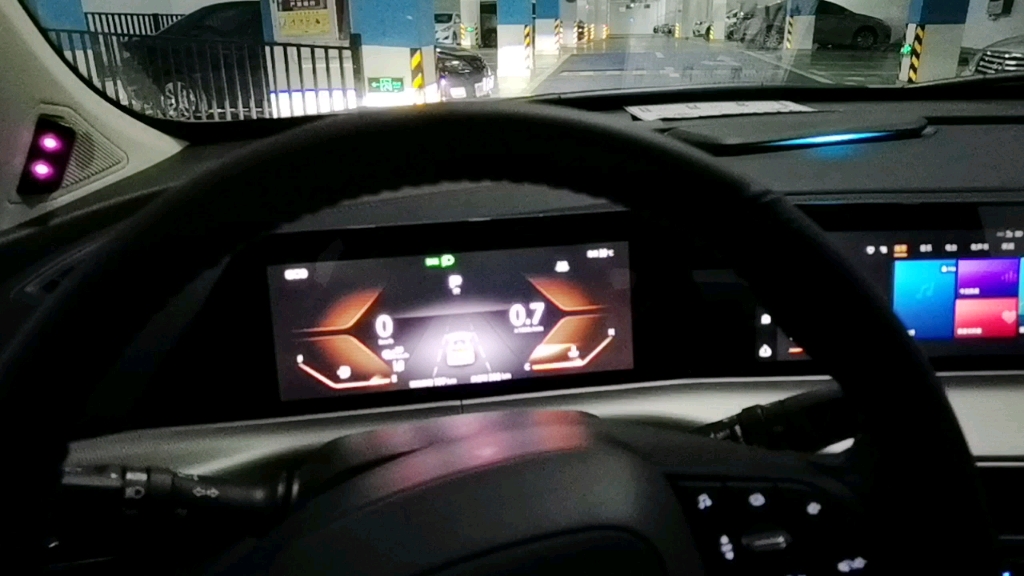 长安UNI-T远程遥控泊车使用实录