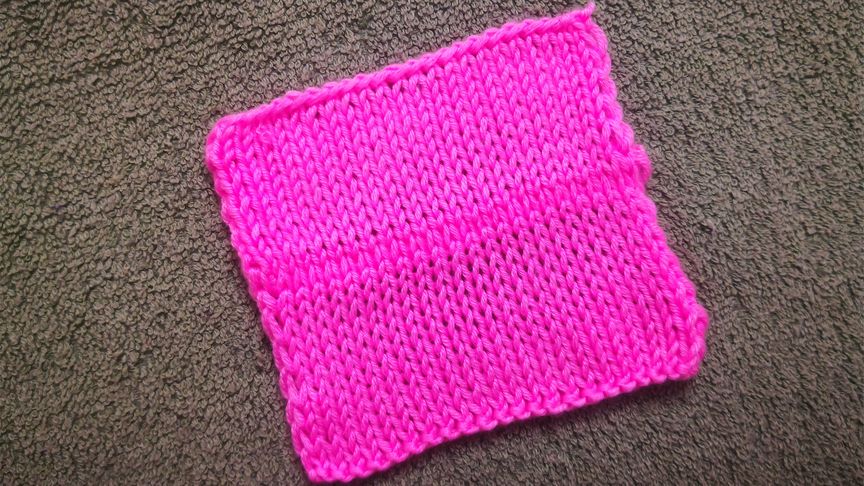 用缝衣针对两个下针织物进行无痕缝合的过程演示