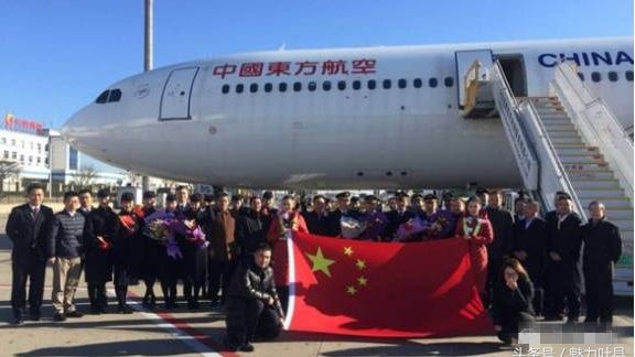 当1.7万中国游客突然被困,中国这个表现让外国网友意外!