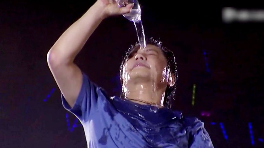 王杰 北京演唱会 矿泉水直接浇头 歌迷现场拍摄 2015