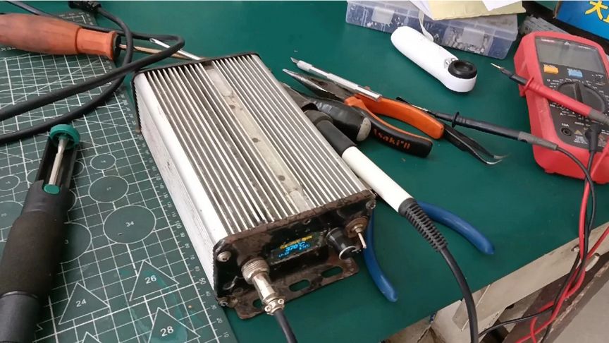 美的电磁炉断续加热故障维修方法讲解下