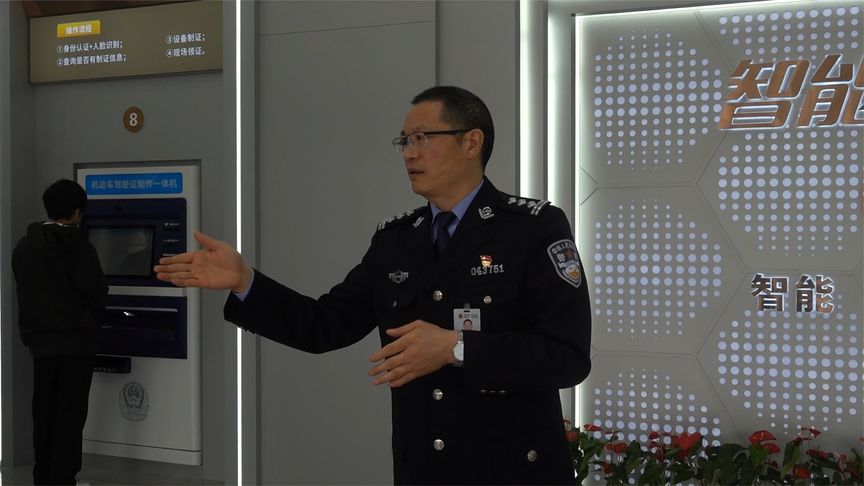 南充车管所为方便群众办实事