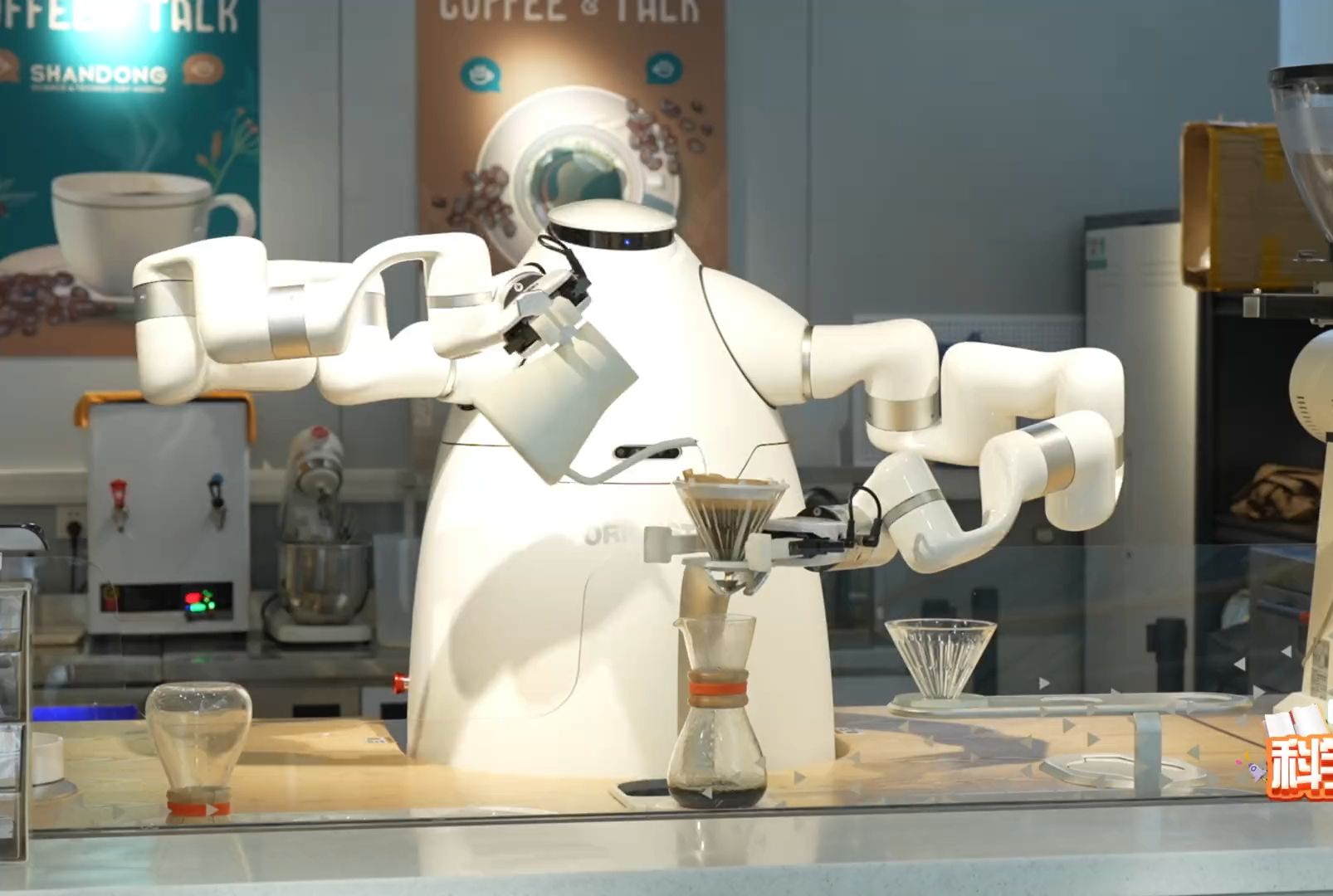 你一定没有品尝过机器人咖啡师冲泡的咖啡呢