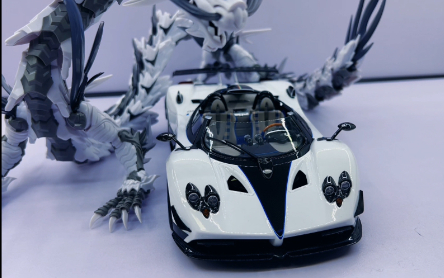第四十六期:力成达/LCD 1:18汽车模型:帕加尼-宗塔 HP-Barchetta(白色)...