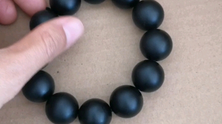 和田玉墨玉手串,珠子卡18,圆珠款,抛的哑光,黑油黑油的,是新疆墨玉,...