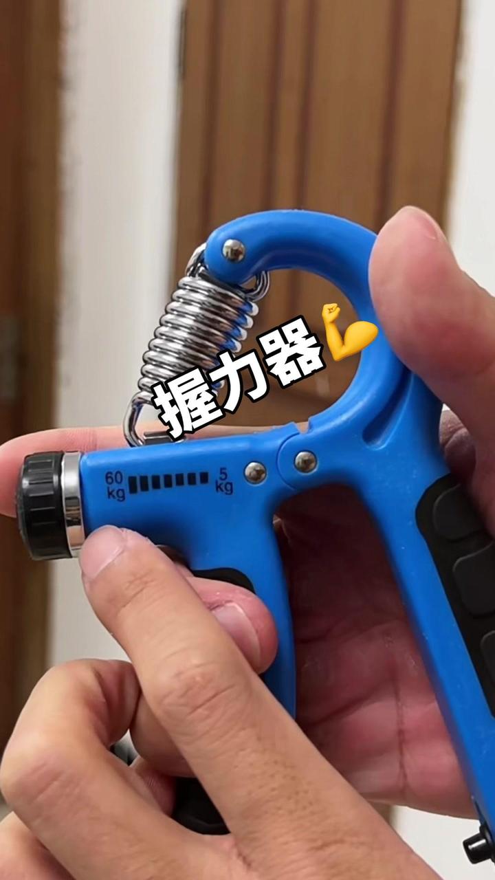 这个握力器40kg每天捏3次100下,随身携带不知不觉小臂又粗了 #麒麟...