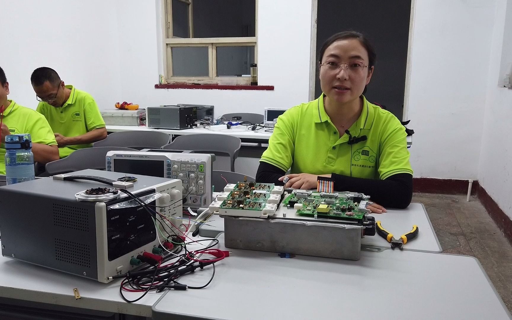 新能源汽车维修该怎么学?听听这位女学员怎么说!—要学新能源,就来满...
