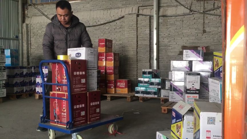 农村创业小伙刚起床,客户订单就来了,挣了五百多。