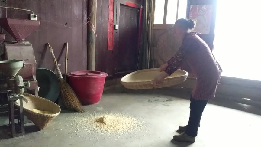 在没有电的时代,农村是怎么分享稻谷壳的?真像来了