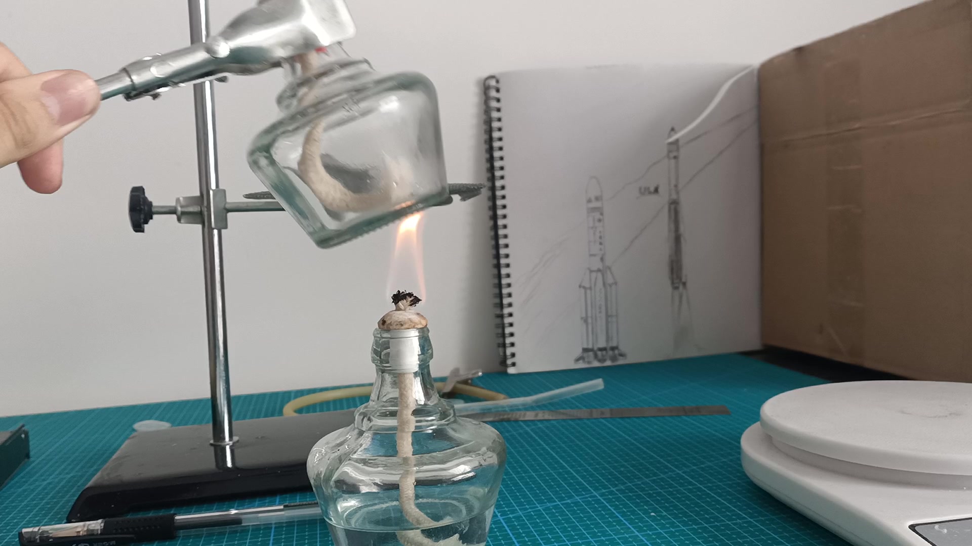 酒精灯的错误使用方法(用酒精灯加热酒精灯)