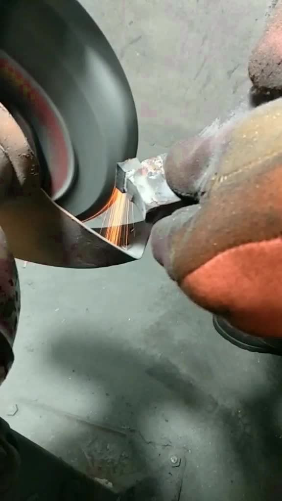 ...违规了,因为我带手套了,我想那些说我违规的人一定不知道啥叫烫手!