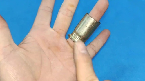 戒指戴久了取不下来怎么办?你去找一根细线,让戒指自动脱落出来