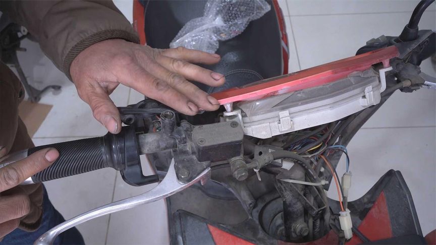 换碟刹上泵加油和排气技巧你了解吗?教你一招刹车耐用又不容易坏